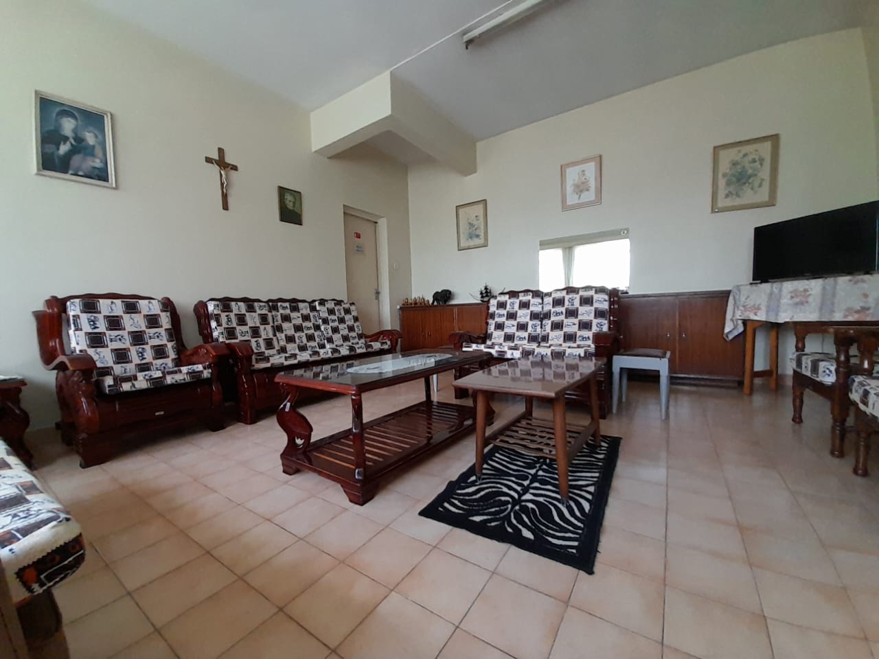 About Us - Flora Hostels for BEST Accommodations; also for Female ...