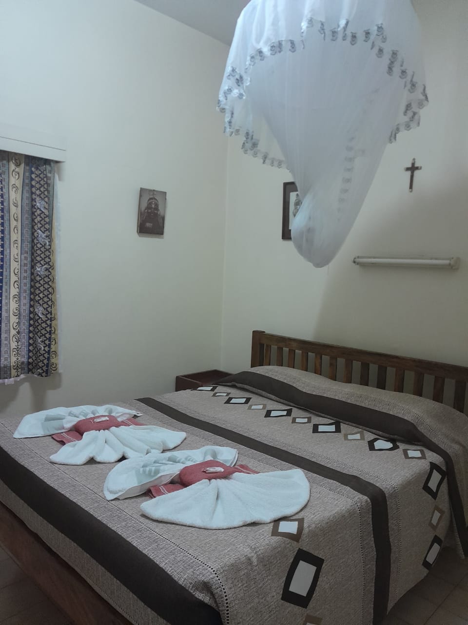 Double room with private shower and toilet - Flora Hostels for BEST ...